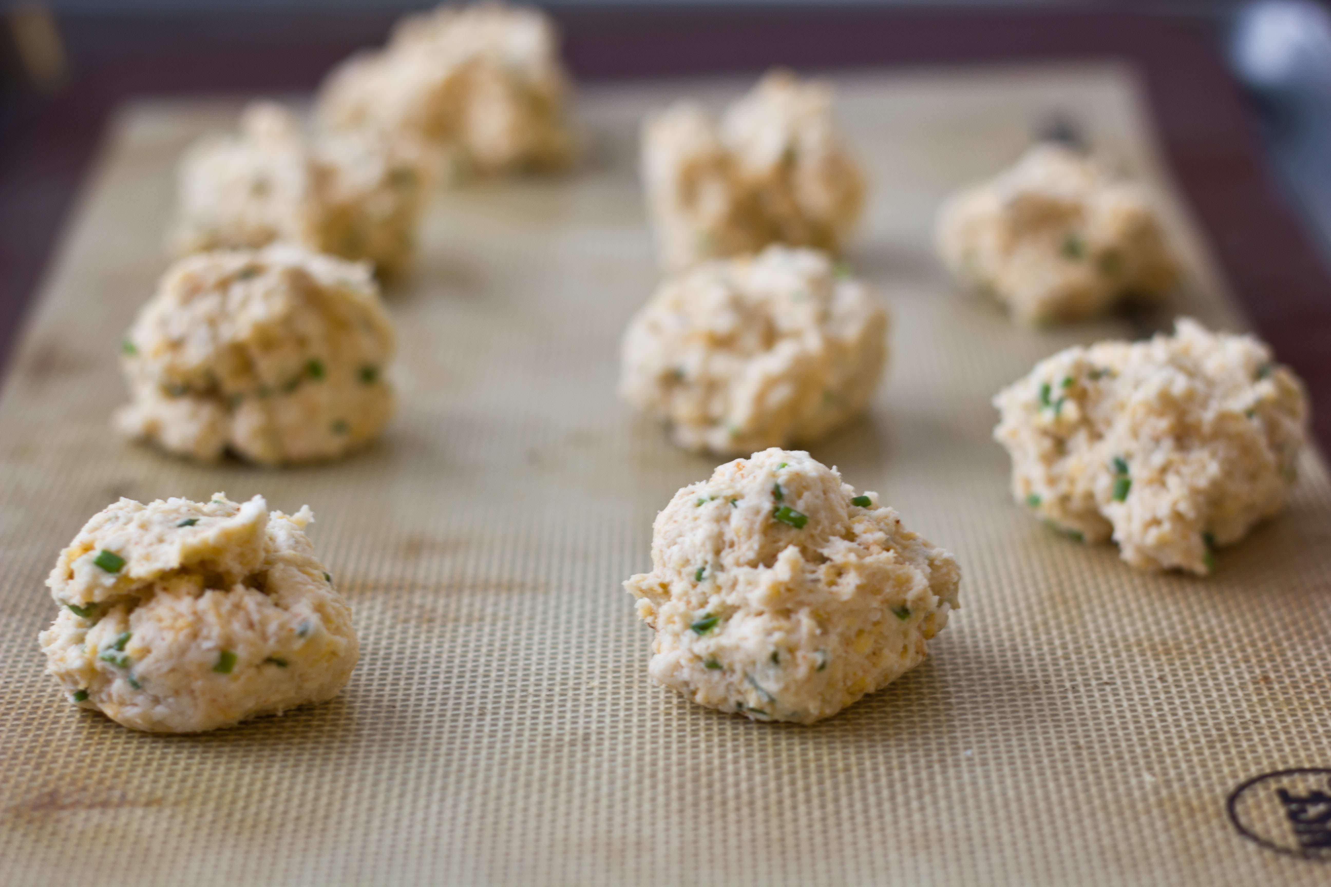 cheddar chive biscuits | A Zesty Bite