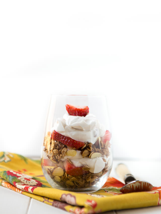 Strawberry Granola Yogurt Parfait | A Zesty Bite